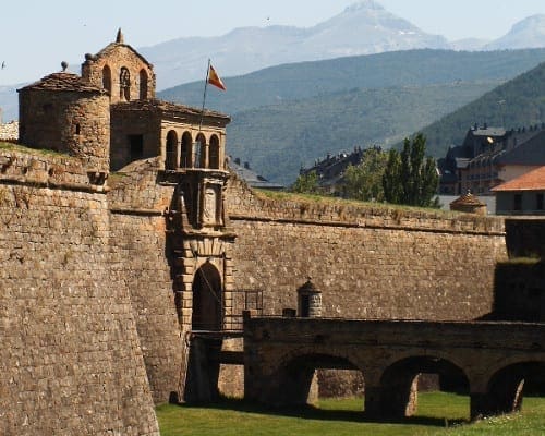 Viajes a Jaca - Encuentra el viaje de tus sueños | Viajes.com